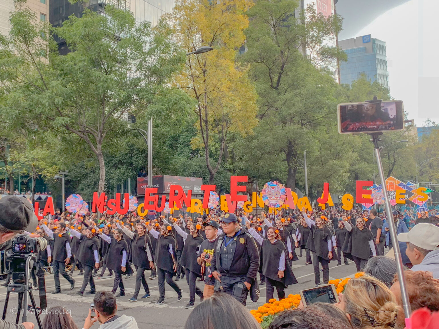 【メキシコシティ2024】死者の日パレード当日の過ごし方！開催日やルートは？楽しむコツやおすすめのホテルなど | ふらたび